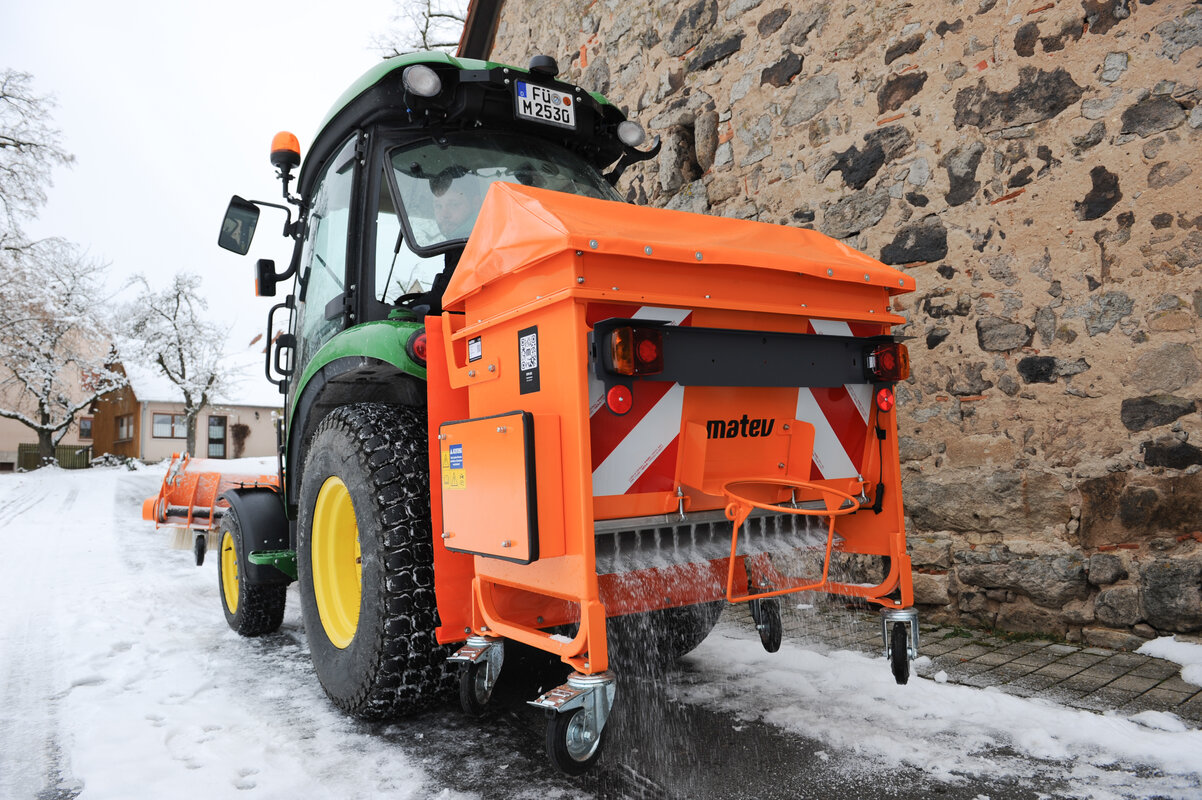 Streugeräte mit präziser Streumengenregulierung - Winterdienst ...